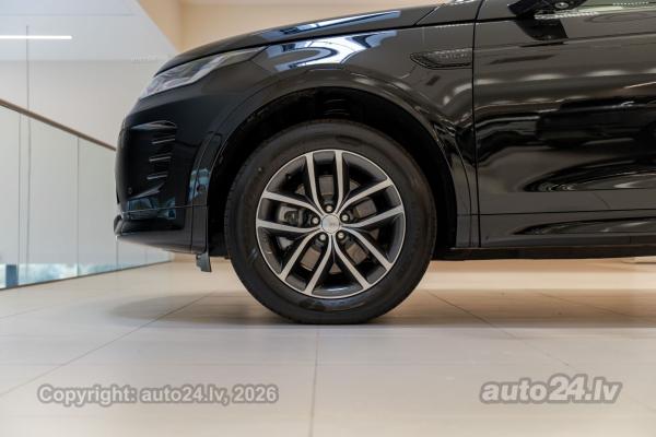Black Land Rover Discovery Sport 2026 in Tallinn, with an engine capacity of 2.00 L and mileage of 0 thousand km for 64400 €, photo 5 on AUTOMOTO.COM.LV