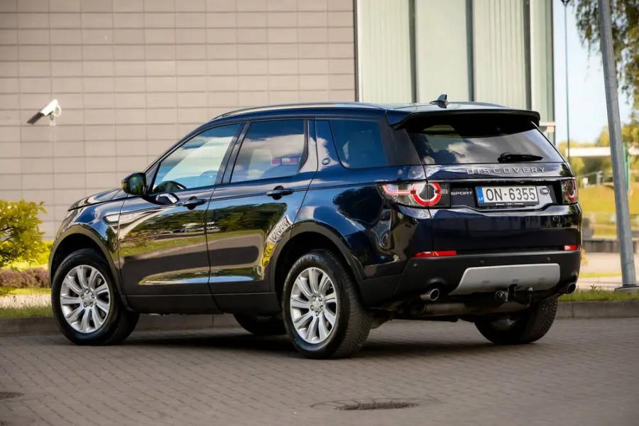 Blue Land Rover Discovery Sport 2016 in Jelgava, with an engine capacity of 2.00 L and mileage of 187 thousand km for 11990 €, photo 6 on AUTOMOTO.COM.LV