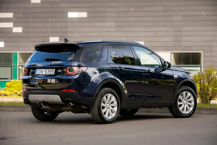 Blue Land Rover Discovery Sport 2016 in Jelgava, with an engine capacity of 2.00 L and mileage of 187 thousand km for 11990 €, photo 8 on AUTOMOTO.COM.LV