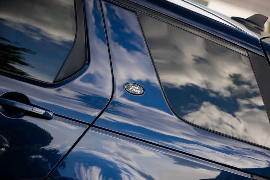 Blue Land Rover Discovery Sport 2016 in Jelgava, with an engine capacity of 2.00 L and mileage of 187 thousand km for 11990 €, photo 11 on AUTOMOTO.COM.LV