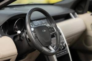 Blue Land Rover Discovery Sport 2016 in Jelgava, with an engine capacity of 2.00 L and mileage of 187 thousand km for 11990 €, photo 12 on AUTOMOTO.COM.LV
