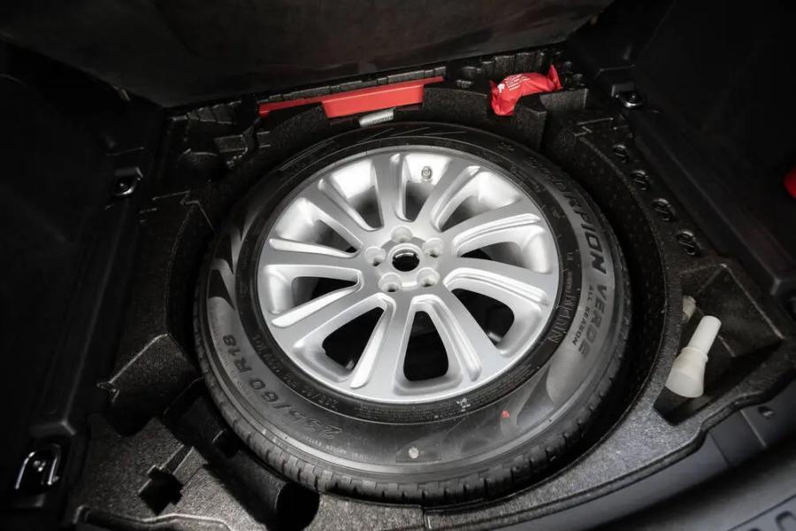 Blue Land Rover Discovery Sport 2016 in Jelgava, with an engine capacity of 2.00 L and mileage of 187 thousand km for 11990 €, photo 17 on AUTOMOTO.COM.LV