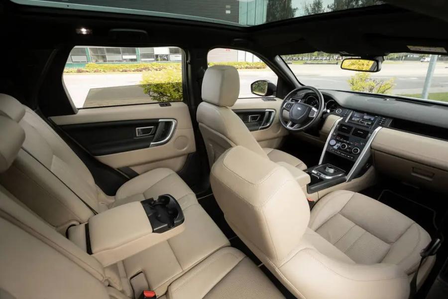 Blue Land Rover Discovery Sport 2016 in Jelgava, with an engine capacity of 2.00 L and mileage of 187 thousand km for 11990 €, photo 21 on AUTOMOTO.COM.LV