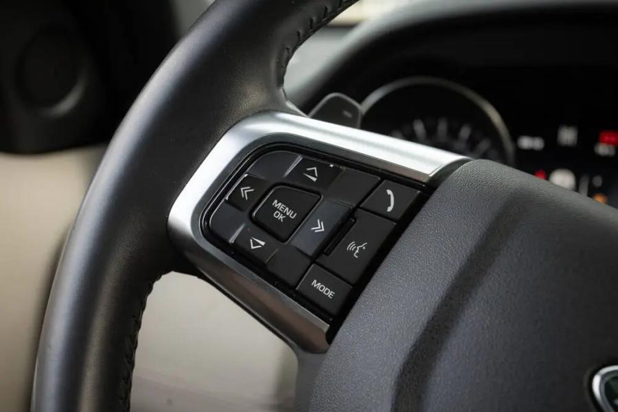 Blue Land Rover Discovery Sport 2016 in Jelgava, with an engine capacity of 2.00 L and mileage of 187 thousand km for 11990 €, photo 34 on AUTOMOTO.COM.LV