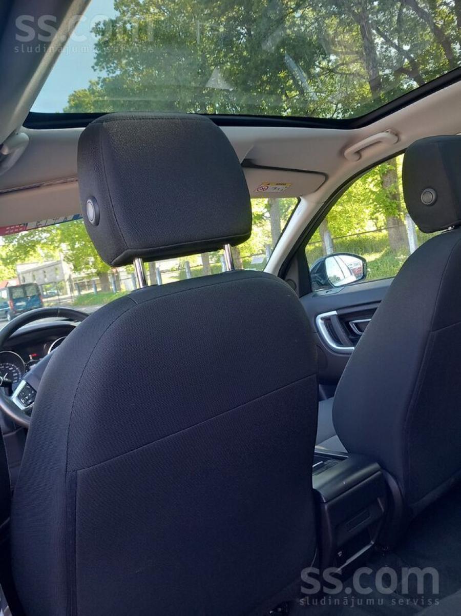 Blue Land Rover Discovery Sport 2017 in Cesis, with an engine capacity of 2.00 L and mileage of 207 thousand km for 9950 €, photo 3 on AUTOMOTO.COM.LV