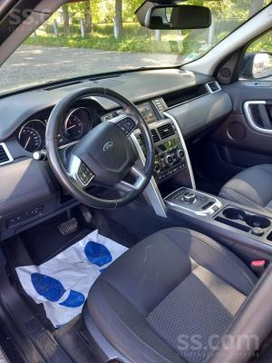 Blue Land Rover Discovery Sport 2017 in Cesis, with an engine capacity of 2.00 L and mileage of 207 thousand km for 9950 €, photo 4 on AUTOMOTO.COM.LV