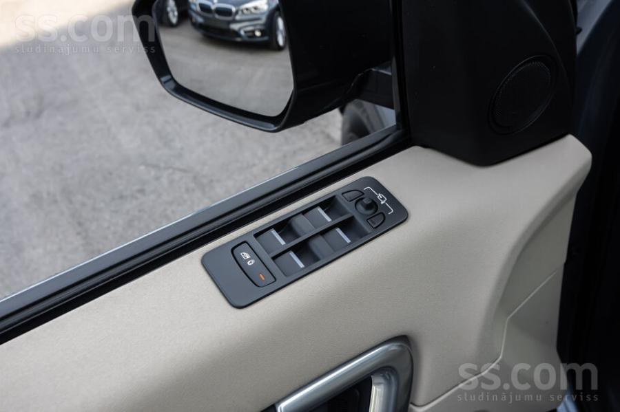 Blue Land Rover Discovery Sport 2018 in Jelgava, with an engine capacity of 2.00 L and mileage of 0 thousand km for 11500 €, photo 17 on AUTOMOTO.COM.LV