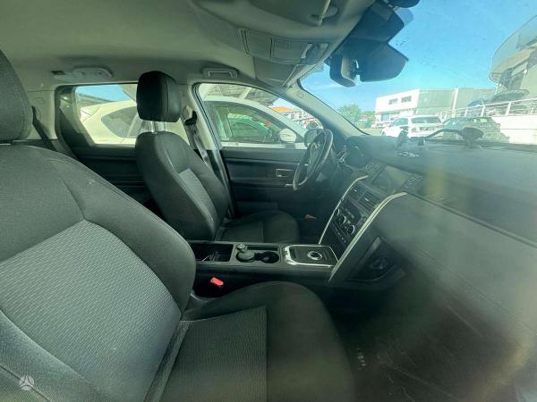 Blue Land Rover Discovery Sport 2019 in Utena, with an engine capacity of 2.00 L and mileage of 120 thousand km for 6600 €, photo 8 on AUTOMOTO.COM.LV