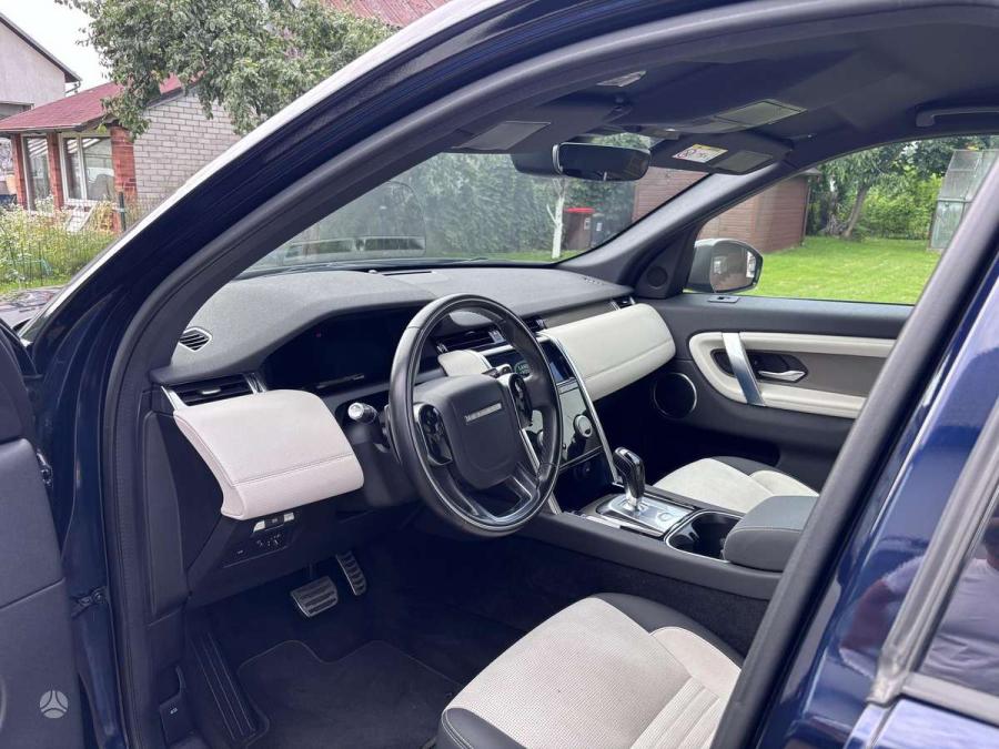 Blue Land Rover Discovery Sport 2020 in Gargzdai, with an engine capacity of 2.00 L and mileage of 120 thousand km for 13999 €, photo 10 on AUTOMOTO.COM.LV