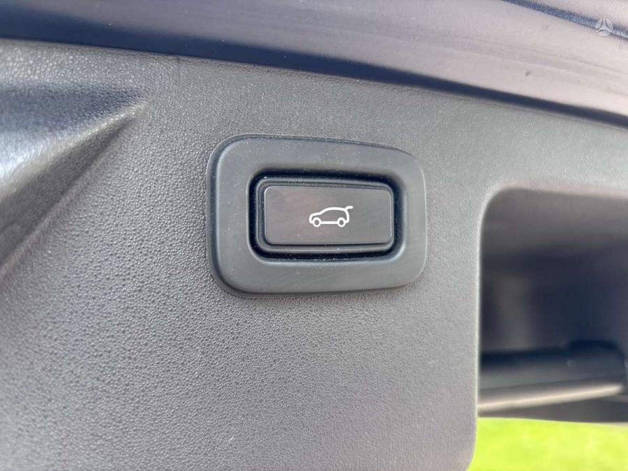 Blue Land Rover Discovery Sport 2020 in Gargzdai, with an engine capacity of 2.00 L and mileage of 120 thousand km for 13999 €, photo 14 on AUTOMOTO.COM.LV