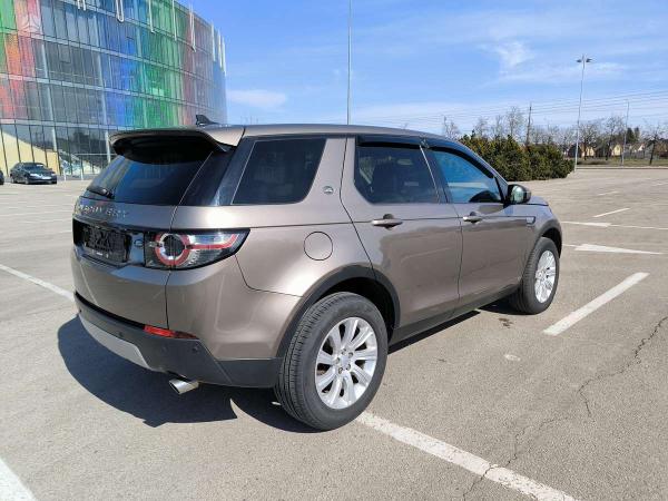 Brown Land Rover Discovery Sport 2015 in Siauliai, with an engine capacity of 2.00 L and mileage of 191 thousand km for 9600 €, photo 6 on AUTOMOTO.COM.LV