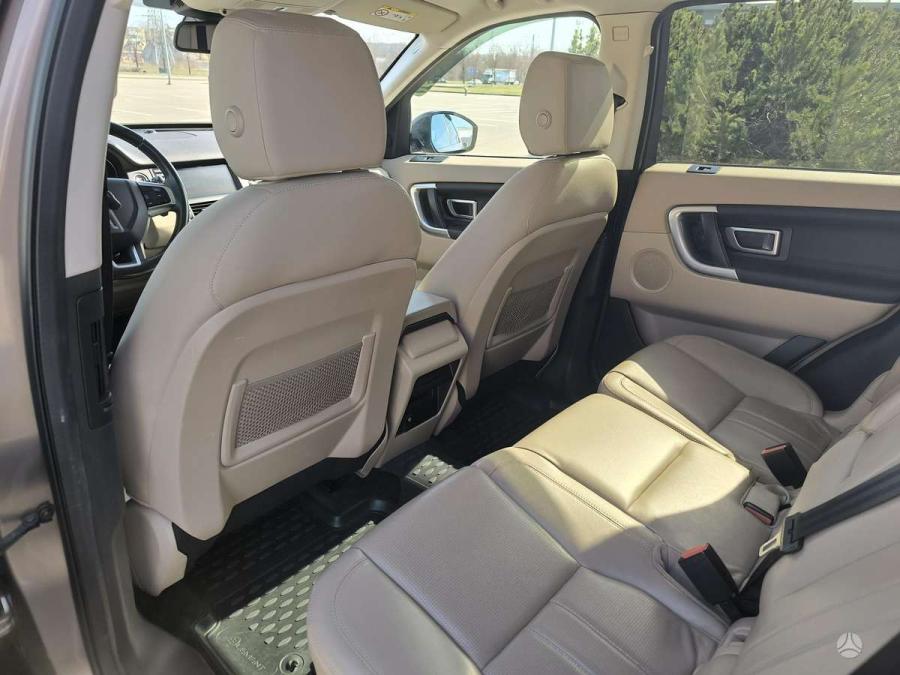 Brūns Land Rover Discovery Sport 2015 Šauļi, ar dzinēja tilpumu 2.00 L un nobraukumu 191 tūkst. km par 9600 €, foto 22 vietnē AUTOMOTO.COM.LV