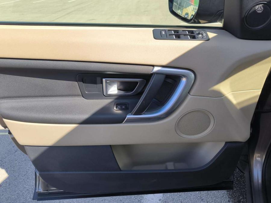 Brūns Land Rover Discovery Sport 2015 Šauļi, ar dzinēja tilpumu 2.00 L un nobraukumu 191 tūkst. km par 9600 €, foto 26 vietnē AUTOMOTO.COM.LV