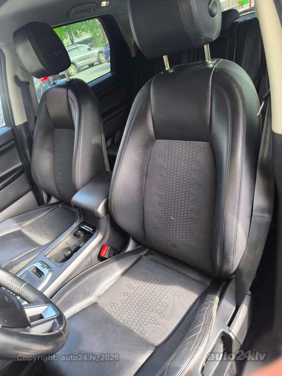 Brūns Land Rover Discovery Sport 2016 Tallina, ar dzinēja tilpumu 2.00 L un nobraukumu 203 tūkst. km par 11900 €, foto 14 vietnē AUTOMOTO.COM.LV