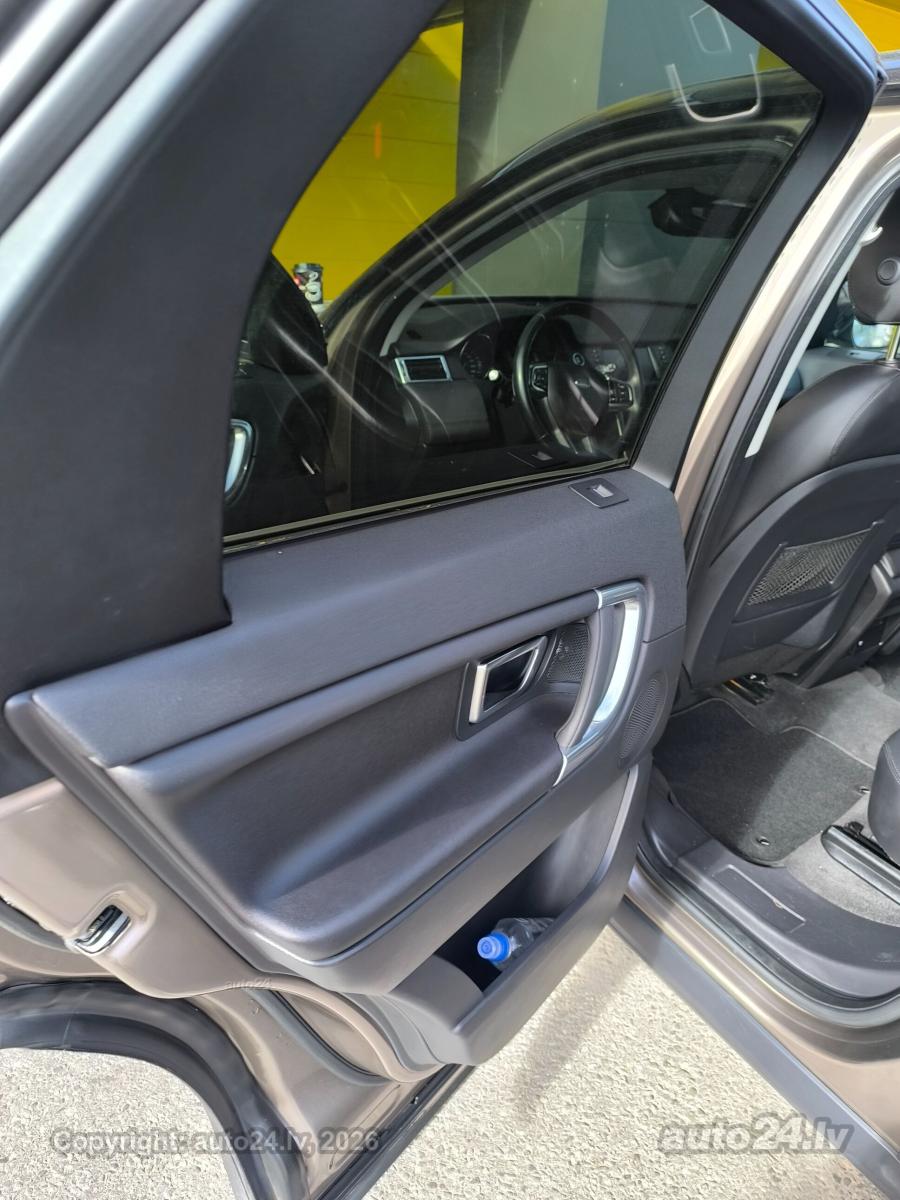 Brūns Land Rover Discovery Sport 2016 Tallina, ar dzinēja tilpumu 2.00 L un nobraukumu 203 tūkst. km par 11900 €, foto 15 vietnē AUTOMOTO.COM.LV