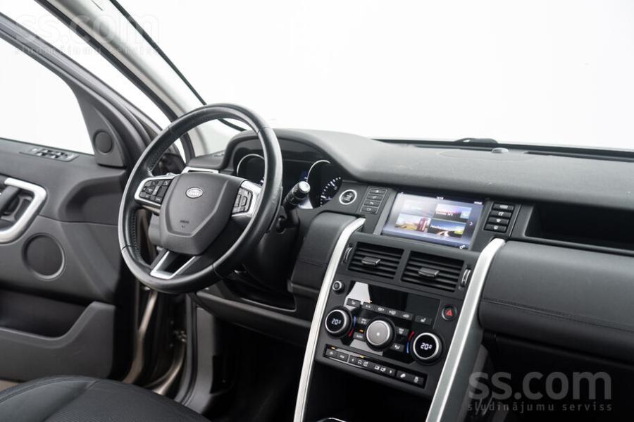 Brown Land Rover Discovery Sport 2016 in Tallinn, with an engine capacity of 2.00 L and mileage of 154 thousand km for 12899 €, photo 12 on AUTOMOTO.COM.LV