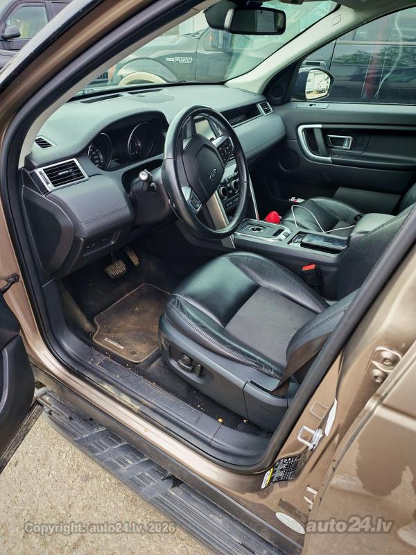Brown Land Rover Discovery Sport 2016 in Tallinn, with an engine capacity of 2.00 L and mileage of 148 thousand km for 13800 €, photo 5 on AUTOMOTO.COM.LV