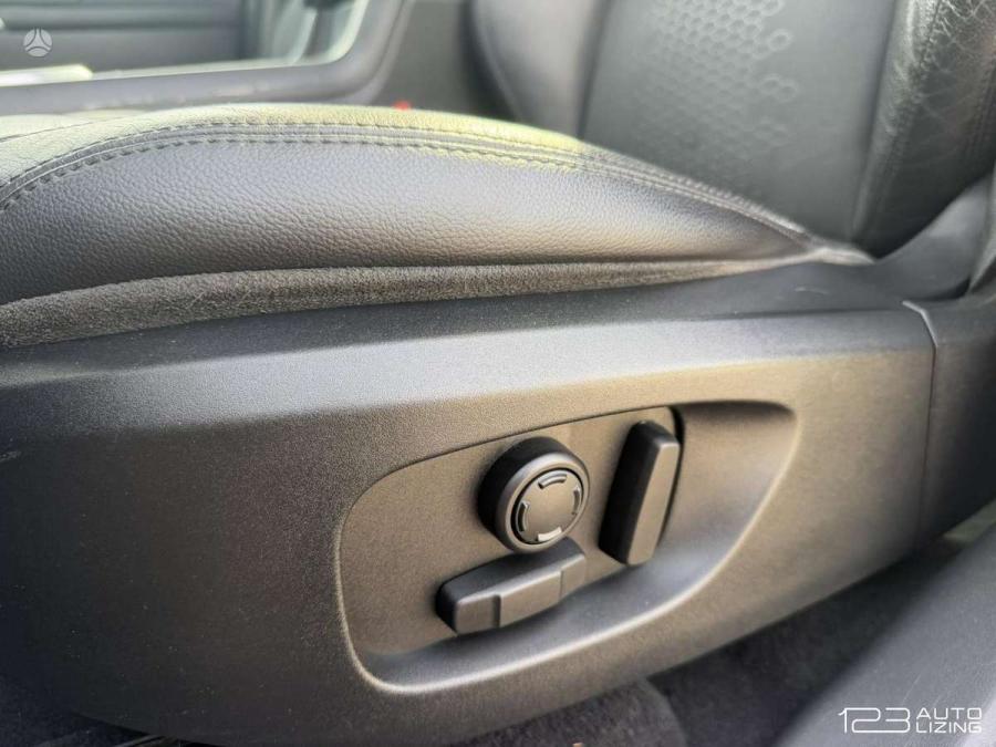 Brown Land Rover Discovery Sport 2016 in Taurage, with an engine capacity of 2.00 L and mileage of 163 thousand km for 8900 €, photo 23 on AUTOMOTO.COM.LV