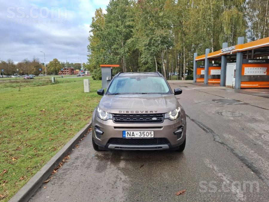 Brown Land Rover Discovery Sport 2016 in Riga, with an engine capacity of 2.00 L and mileage of 217 thousand km for 7800 €, photo 3 on AUTOMOTO.COM.LV