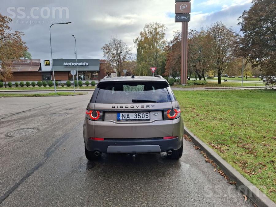 Brown Land Rover Discovery Sport 2016 in Riga, with an engine capacity of 2.00 L and mileage of 217 thousand km for 7800 €, photo 5 on AUTOMOTO.COM.LV