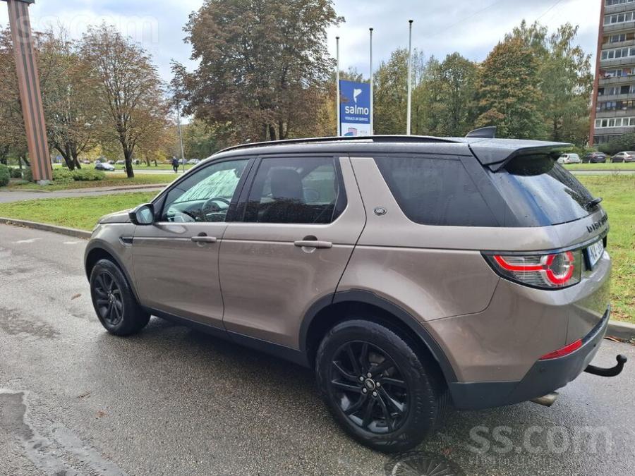 Brown Land Rover Discovery Sport 2016 in Riga, with an engine capacity of 2.00 L and mileage of 217 thousand km for 7800 €, photo 7 on AUTOMOTO.COM.LV