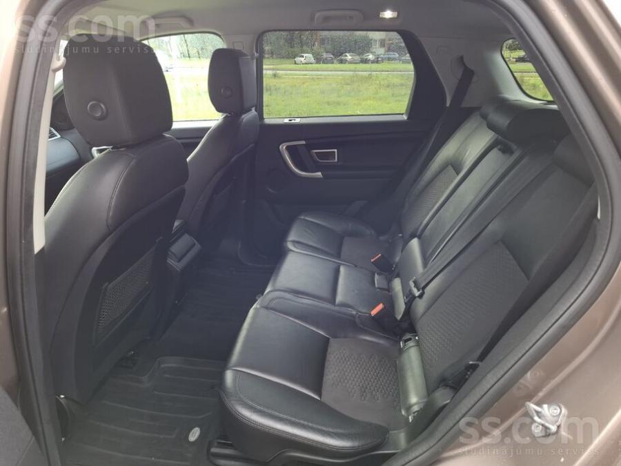 Brown Land Rover Discovery Sport 2016 in Riga, with an engine capacity of 2.00 L and mileage of 217 thousand km for 7800 €, photo 8 on AUTOMOTO.COM.LV