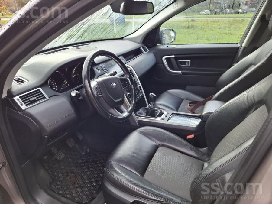 Brown Land Rover Discovery Sport 2016 in Riga, with an engine capacity of 2.00 L and mileage of 217 thousand km for 7800 €, photo 10 on AUTOMOTO.COM.LV
