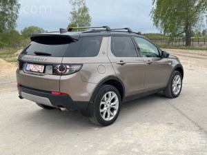 Brown Land Rover Discovery Sport 2017 in Riga, with an engine capacity of 2.00 L and mileage of 0 thousand km for 11890 €, photo 6 on AUTOMOTO.COM.LV