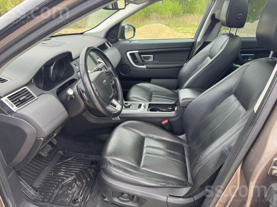 Brown Land Rover Discovery Sport 2017 in Riga, with an engine capacity of 2.00 L and mileage of 0 thousand km for 11890 €, photo 10 on AUTOMOTO.COM.LV