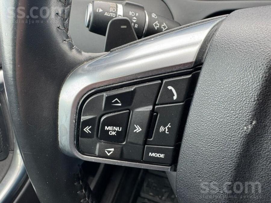 Brown Land Rover Discovery Sport 2017 in Riga, with an engine capacity of 2.00 L and mileage of 0 thousand km for 11890 €, photo 16 on AUTOMOTO.COM.LV