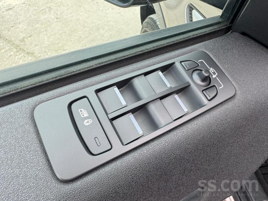Brown Land Rover Discovery Sport 2017 in Riga, with an engine capacity of 2.00 L and mileage of 0 thousand km for 11890 €, photo 17 on AUTOMOTO.COM.LV