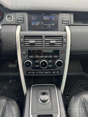Brown Land Rover Discovery Sport 2017 in Riga, with an engine capacity of 2.00 L and mileage of 0 thousand km for 11890 €, photo 19 on AUTOMOTO.COM.LV