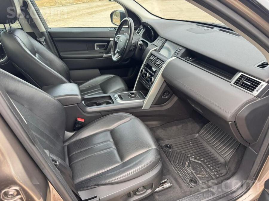Brown Land Rover Discovery Sport 2017 in Riga, with an engine capacity of 2.00 L and mileage of 0 thousand km for 11890 €, photo 27 on AUTOMOTO.COM.LV
