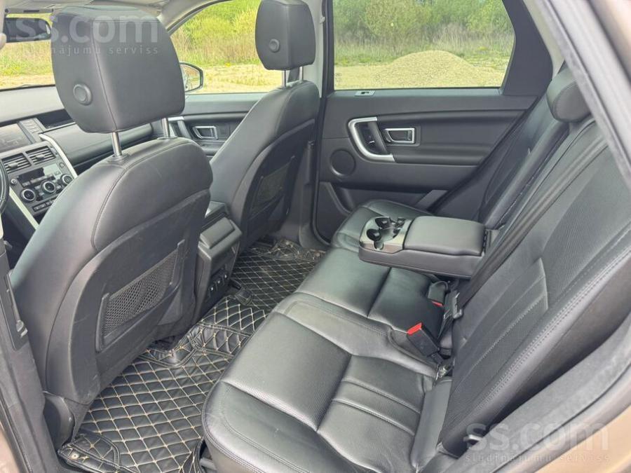 Brown Land Rover Discovery Sport 2017 in Riga, with an engine capacity of 2.00 L and mileage of 0 thousand km for 11890 €, photo 32 on AUTOMOTO.COM.LV