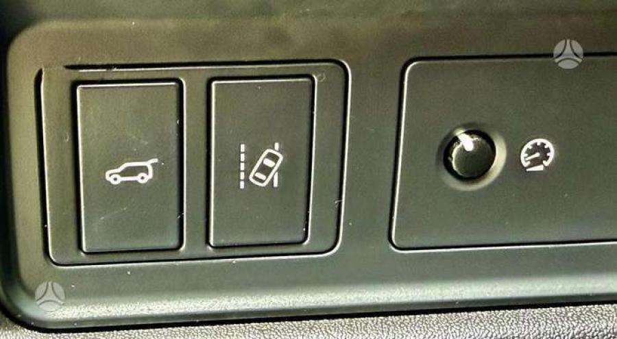 Green Land Rover Discovery Sport 2015 in Siauliai, with an engine capacity of 2.18 L and mileage of 191 thousand km for 14550 €, photo 34 on AUTOMOTO.COM.LV