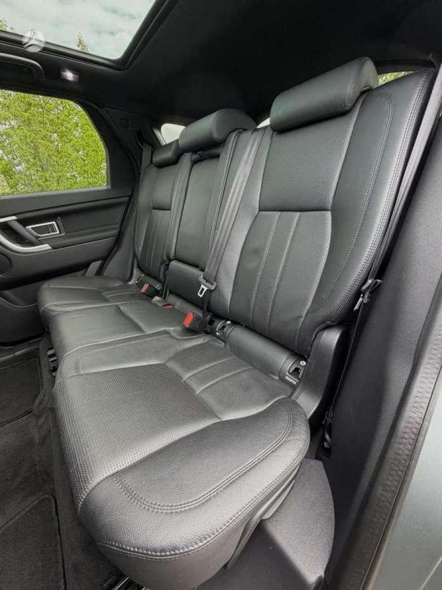 Green Land Rover Discovery Sport 2015 in Siauliai, with an engine capacity of 2.18 L and mileage of 191 thousand km for 14550 €, photo 29 on AUTOMOTO.COM.LV