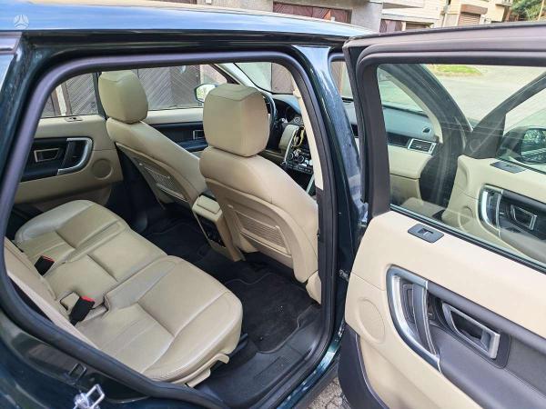 Green Land Rover Discovery Sport 2016 in Vilnius, with an engine capacity of 2.00 L and mileage of 136 thousand km for 11800 €, photo 8 on AUTOMOTO.COM.LV