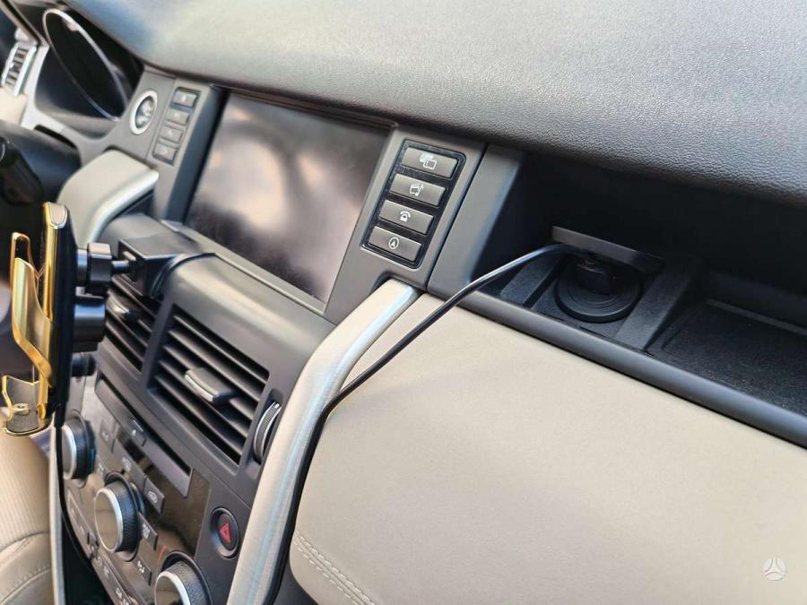 Zaļš Land Rover Discovery Sport 2016 Viļņa, ar dzinēja tilpumu 2.00 L un nobraukumu 136 tūkst. km par 11800 €, foto 28 vietnē AUTOMOTO.COM.LV