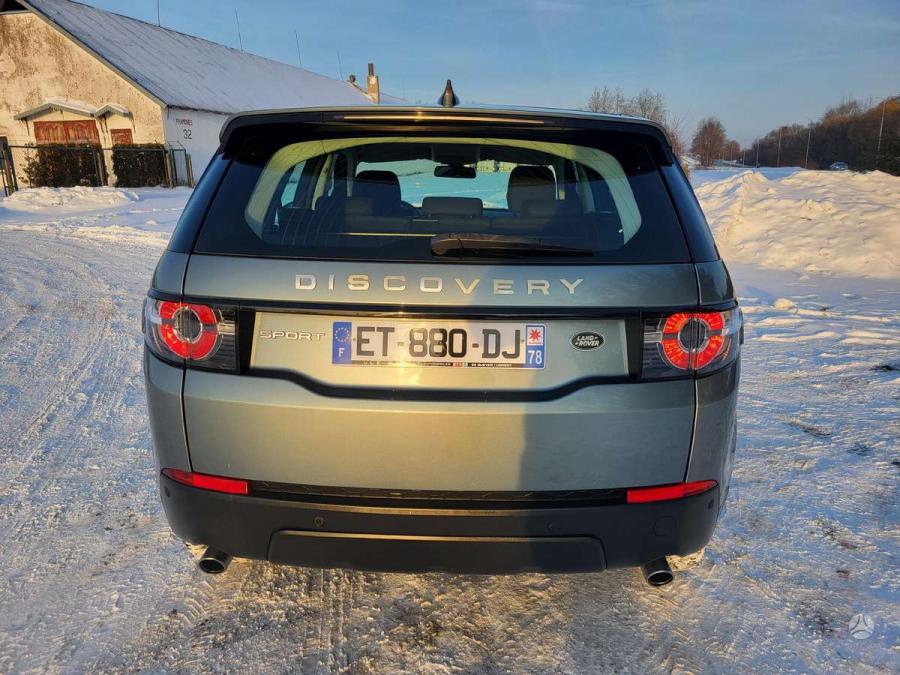 Green Land Rover Discovery Sport 2017 in Taurage, with an engine capacity of 2.00 L and mileage of 186 thousand km for 7700 €, photo 5 on AUTOMOTO.COM.LV