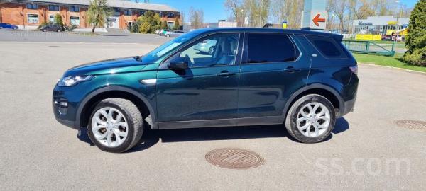 Green Land Rover Discovery Sport 2017 in Cesis, with an engine capacity of 2.00 L and mileage of 209 thousand km for 12650 €, photo 2 on AUTOMOTO.COM.LV