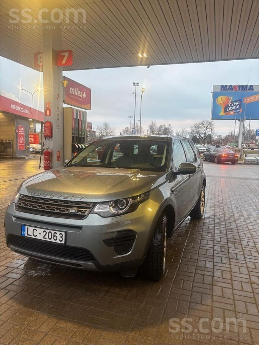 Green Land Rover Discovery Sport 2018 in Riga, with an engine capacity of 2.00 L and mileage of 116 thousand km for 32990 €, photo 1 on AUTOMOTO.COM.LV