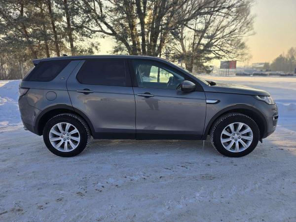 Pelēks Land Rover Discovery Sport 2015 Tauragė, ar dzinēja tilpumu 2.00 L un nobraukumu 152 tūkst. km par 9350 €, foto 2 vietnē AUTOMOTO.COM.LV