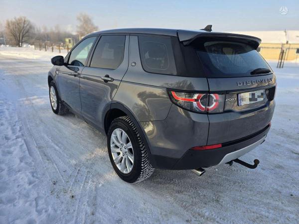 Pelēks Land Rover Discovery Sport 2015 Tauragė, ar dzinēja tilpumu 2.00 L un nobraukumu 152 tūkst. km par 9350 €, foto 4 vietnē AUTOMOTO.COM.LV