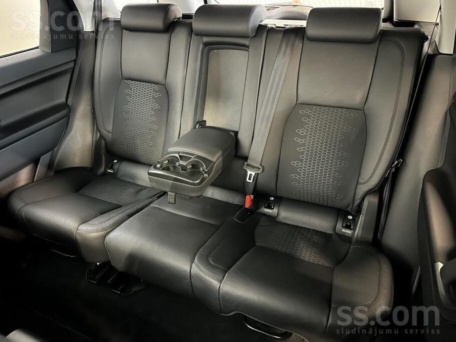 Grey Land Rover Discovery Sport 2015 in Jurmala, with an engine capacity of 2.20 L and mileage of 222 thousand km for 12950 €, photo 25 on AUTOMOTO.COM.LV