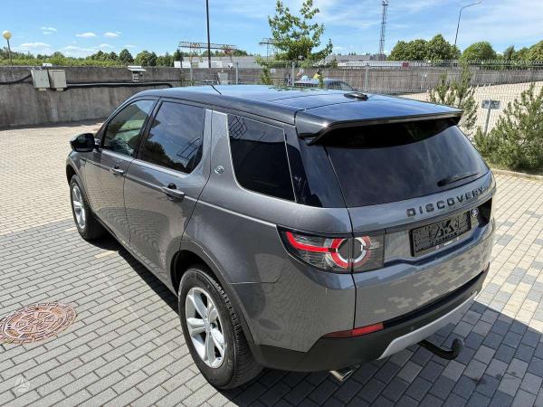 Pelēks Land Rover Discovery Sport 2015 Šauļi, ar dzinēja tilpumu 2.18 L un nobraukumu 198 tūkst. km par 11950 €, foto 3 vietnē AUTOMOTO.COM.LV