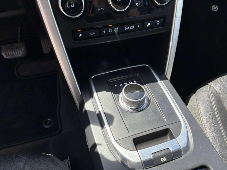 Pelēks Land Rover Discovery Sport 2015 Šauļi, ar dzinēja tilpumu 2.18 L un nobraukumu 198 tūkst. km par 11950 €, foto 13 vietnē AUTOMOTO.COM.LV