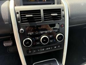 Pelēks Land Rover Discovery Sport 2015 Šauļi, ar dzinēja tilpumu 2.18 L un nobraukumu 198 tūkst. km par 11950 €, foto 15 vietnē AUTOMOTO.COM.LV