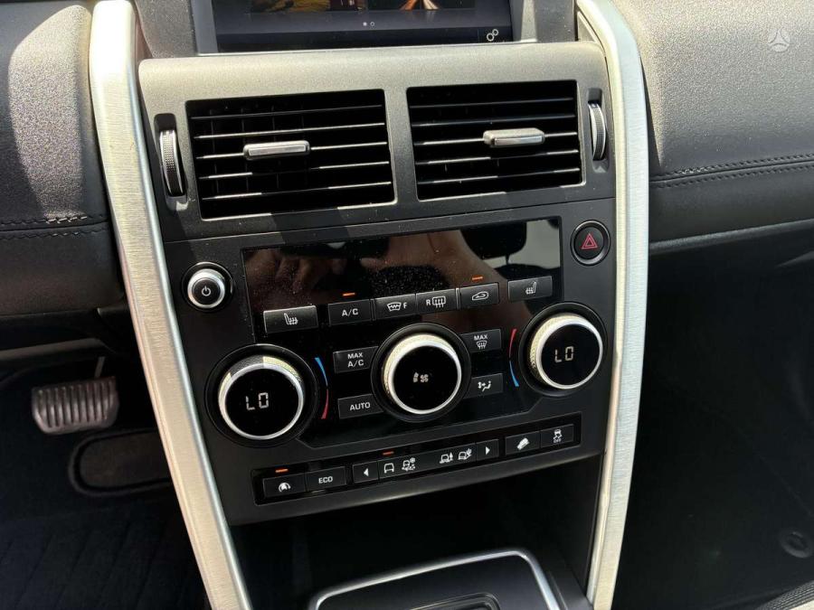 Pelēks Land Rover Discovery Sport 2015 Šauļi, ar dzinēja tilpumu 2.18 L un nobraukumu 198 tūkst. km par 11950 €, foto 15 vietnē AUTOMOTO.COM.LV