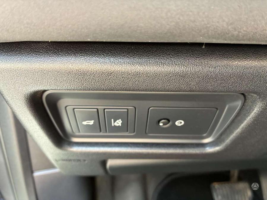 Pelēks Land Rover Discovery Sport 2015 Šauļi, ar dzinēja tilpumu 2.18 L un nobraukumu 198 tūkst. km par 11950 €, foto 21 vietnē AUTOMOTO.COM.LV