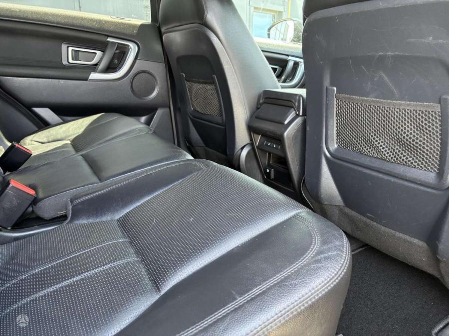 Pelēks Land Rover Discovery Sport 2015 Šauļi, ar dzinēja tilpumu 2.18 L un nobraukumu 198 tūkst. km par 11950 €, foto 26 vietnē AUTOMOTO.COM.LV